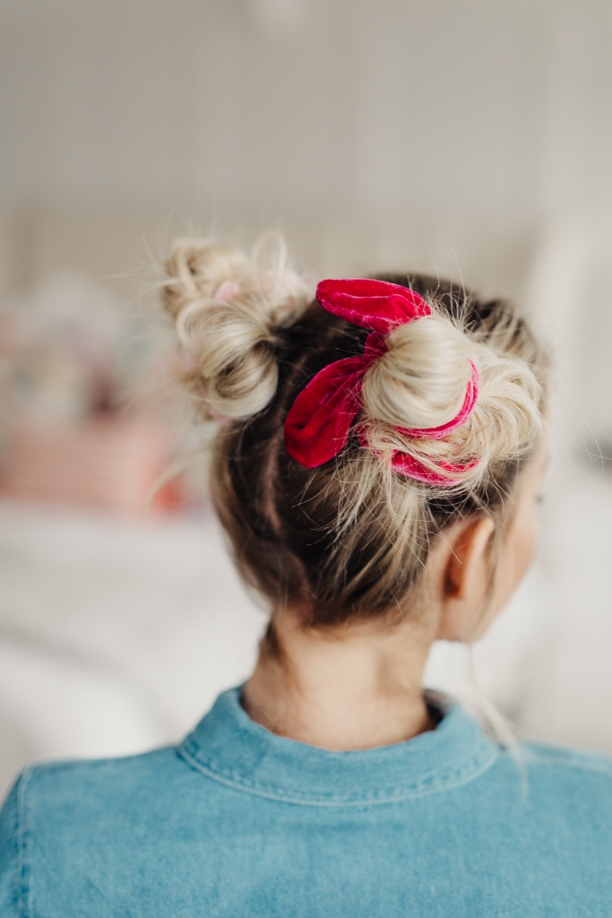 8 Ways to Wear a Scrunchie! - Twist Me Pretty